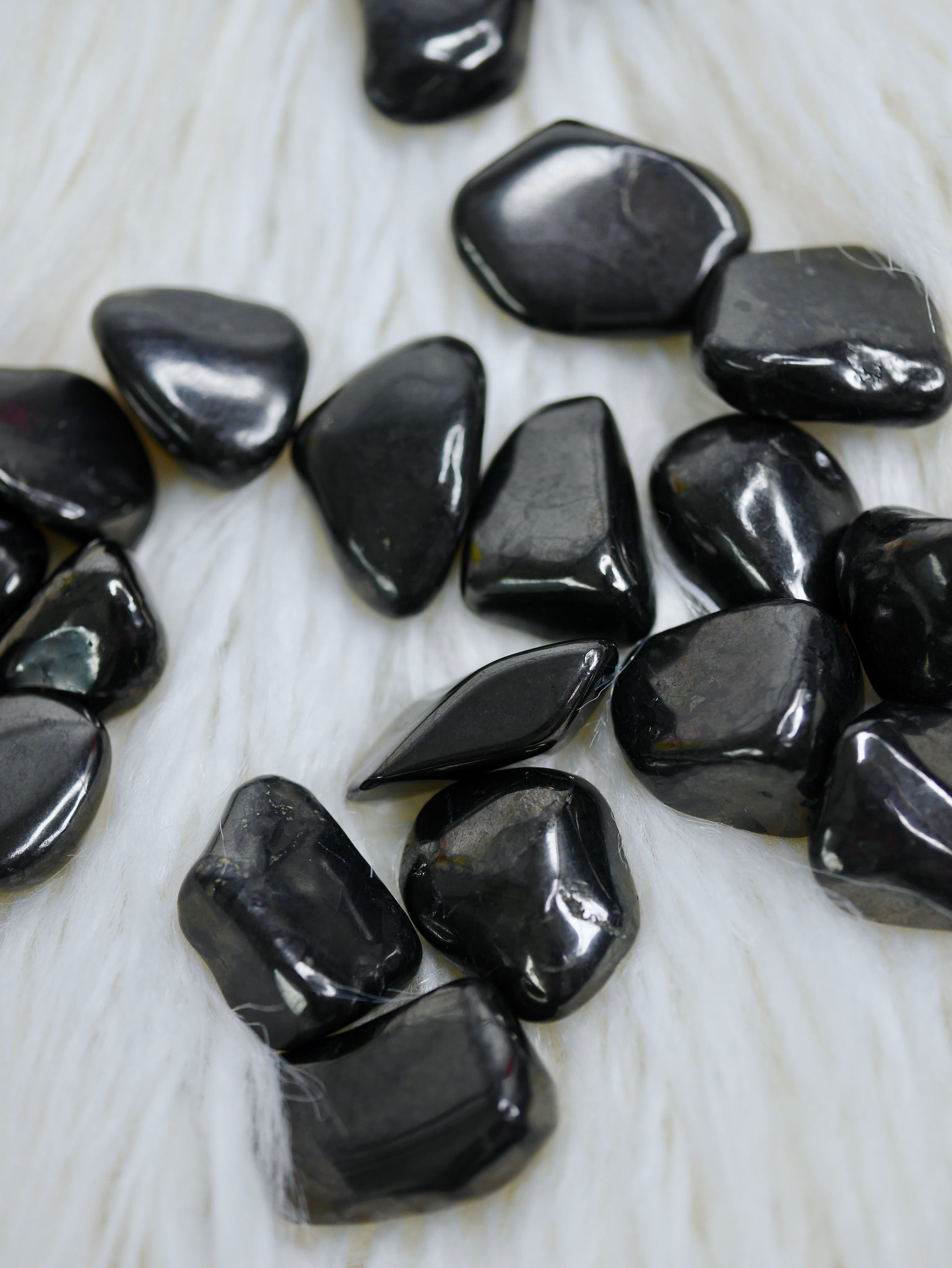 Shungite tumbled stones – Mineralism