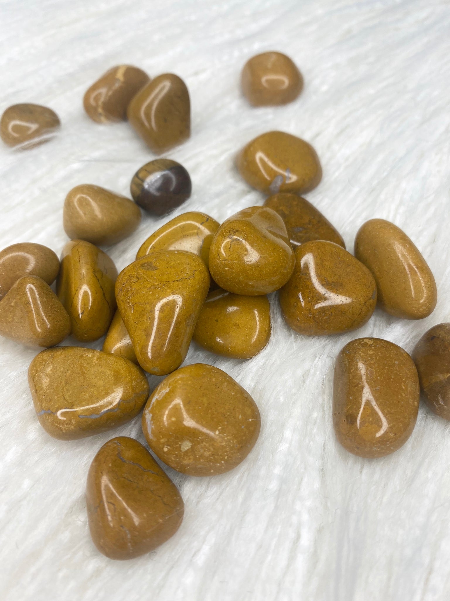 Yellow Agate Tumbled Stone – Mineralism